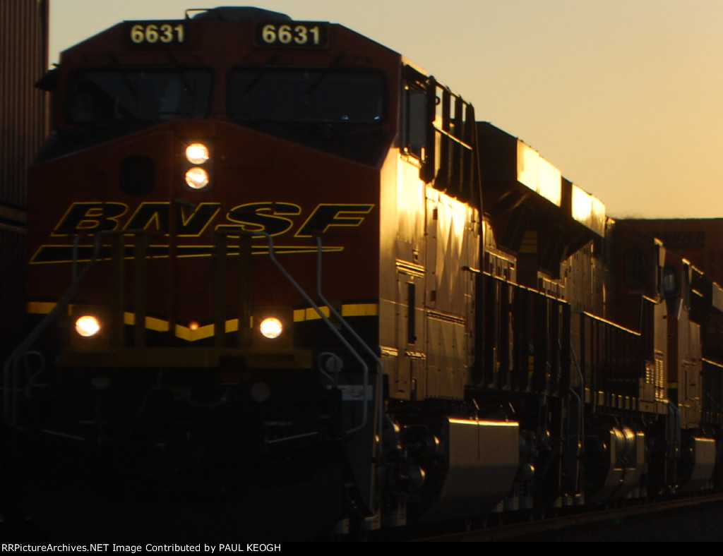 BNSF 6631 up close as she passes BNSF 7918 at Sunset :)))